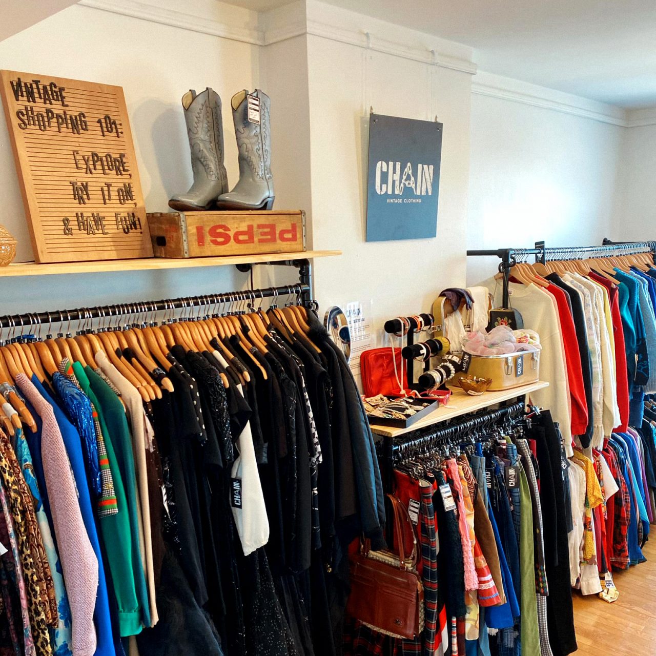 CHAIN Vintage - linking you to your style • Dubuque, Iowa Vintage Retro ...